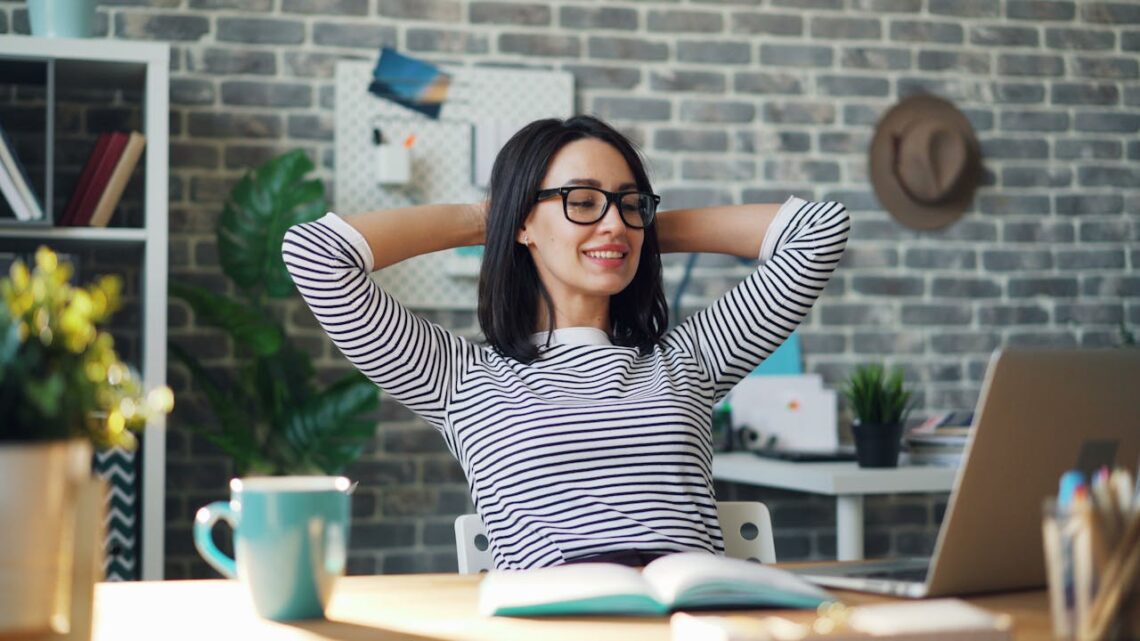 10 Best Office Exercises To Stay Fit While Working At Your Desk ...